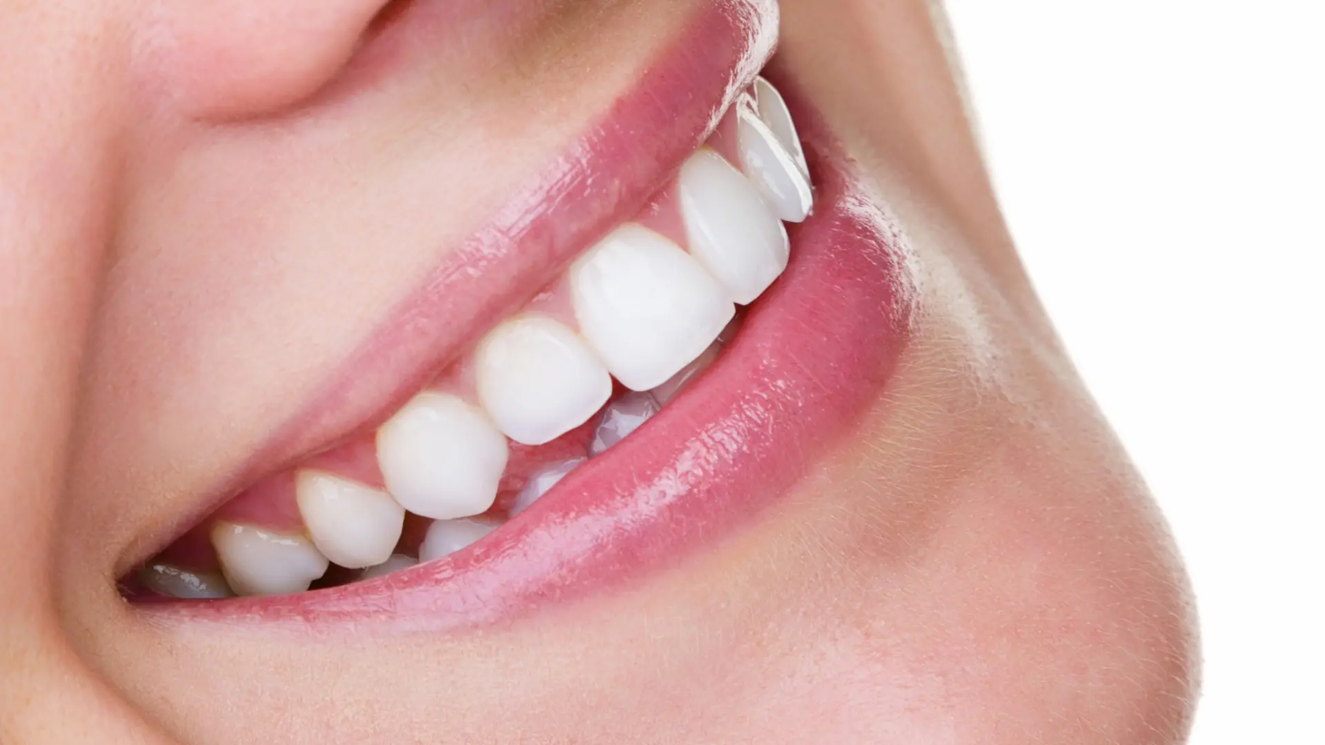 Holiday Alert: Dentists Warn of “Prosecco Teeth” Spike This Season